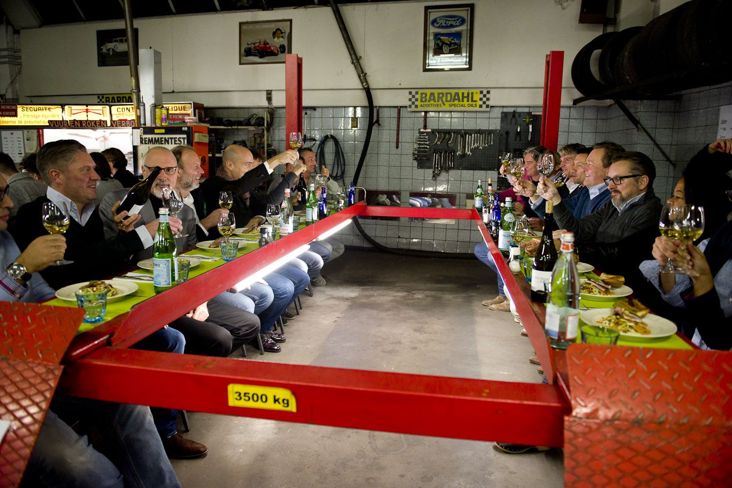 Dineren in de garage van De Marathon - Gers! Rotterdam